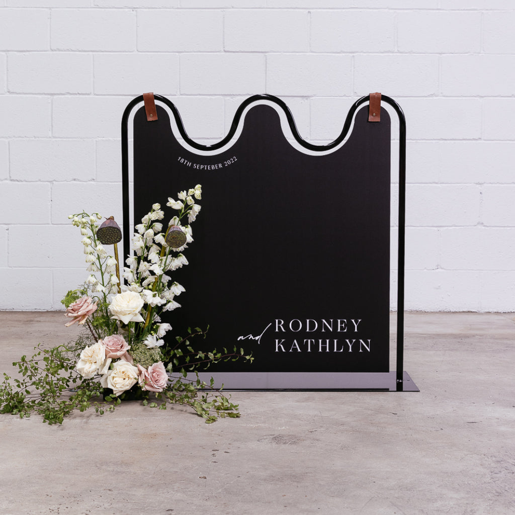 Short Wiggle Sign Stand in Black – House of Harvey Co.